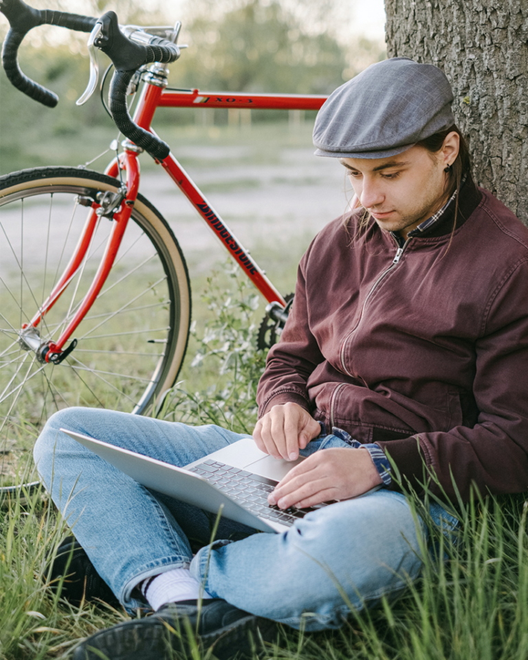 Self-Service Restaurant Kiosk | Resay Technologies